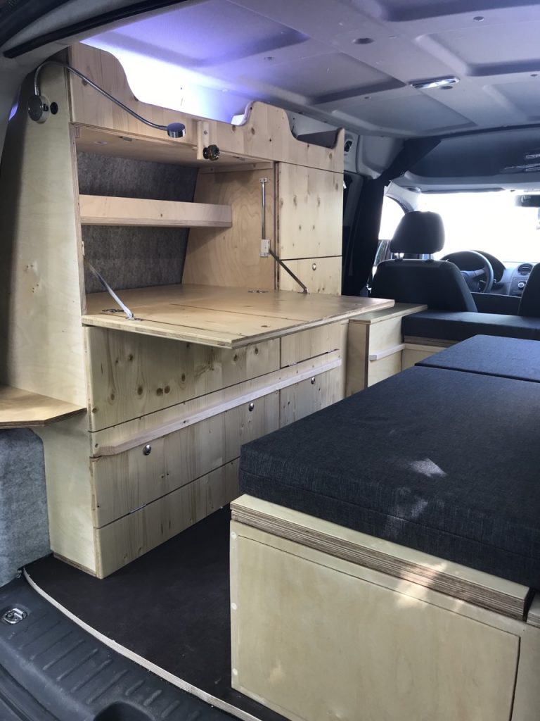 Caddy Camper Ausbau: Roomtour & Fotos zur DIY Conversion